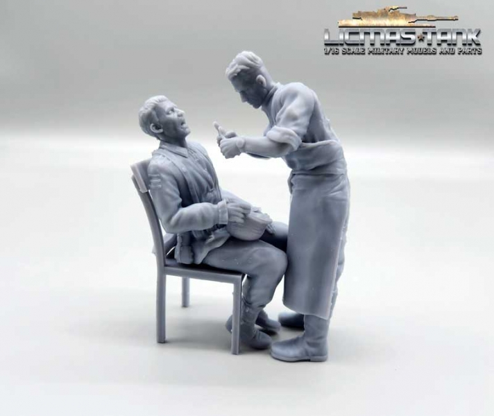 1/16 Figure German Soldier on Chair at the Field Doctor WW2