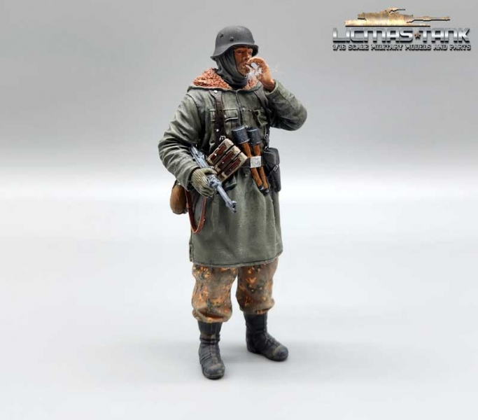 1/16th figure German MP40 soldier with steel helmet and cigarette WW2 ...