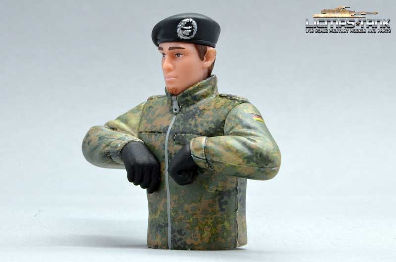 1/16 Figures Leopard tank crew camouflage painted plastic